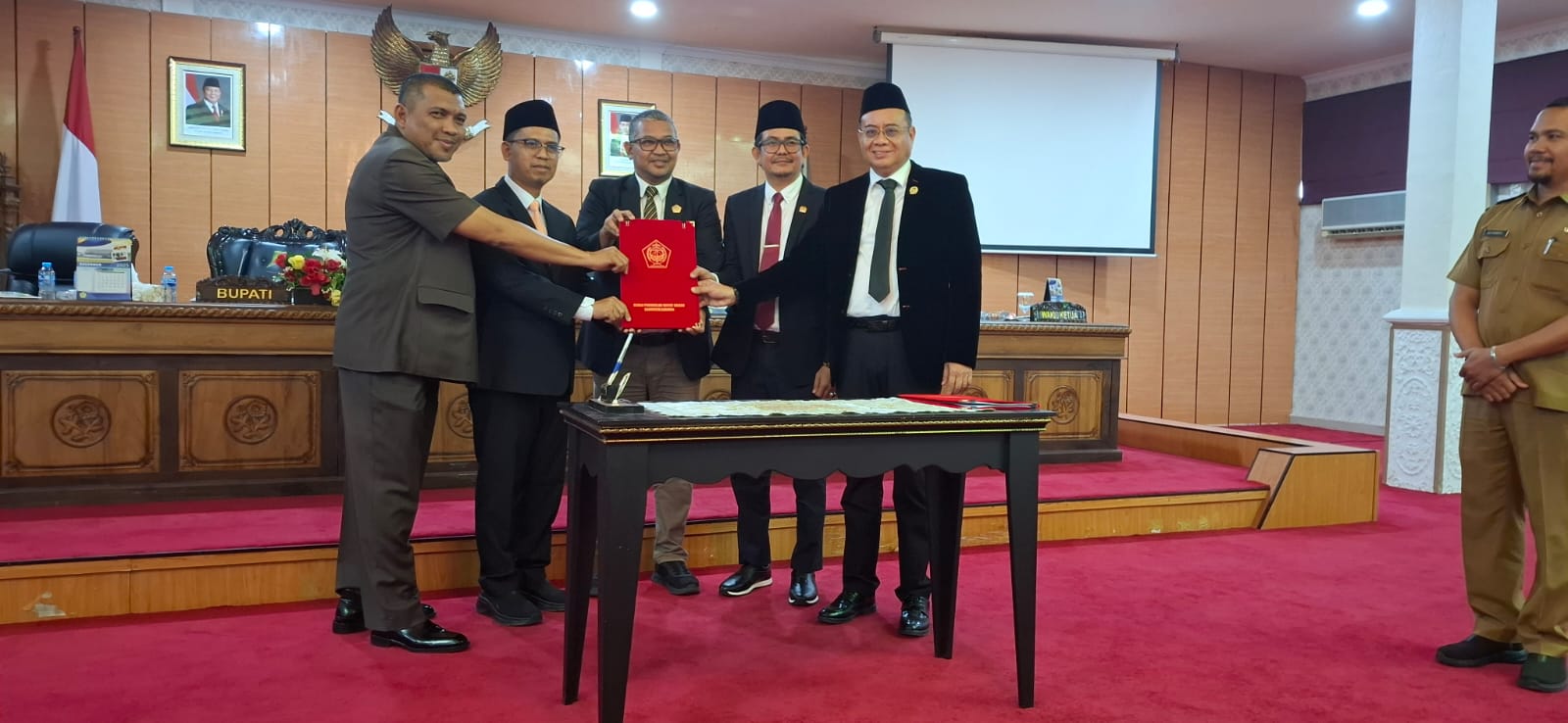 Bupati dan DPRD Teken Nota Kesepakatan Ranwal RPJMD 2025 - 2029 - Kabarkarimun.co.id